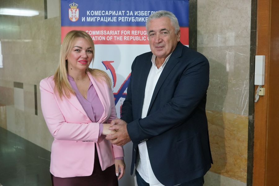 Uručeni ugovori udruženjima od značaja za izbeglice, interno raseljena lica, povratnike i ...